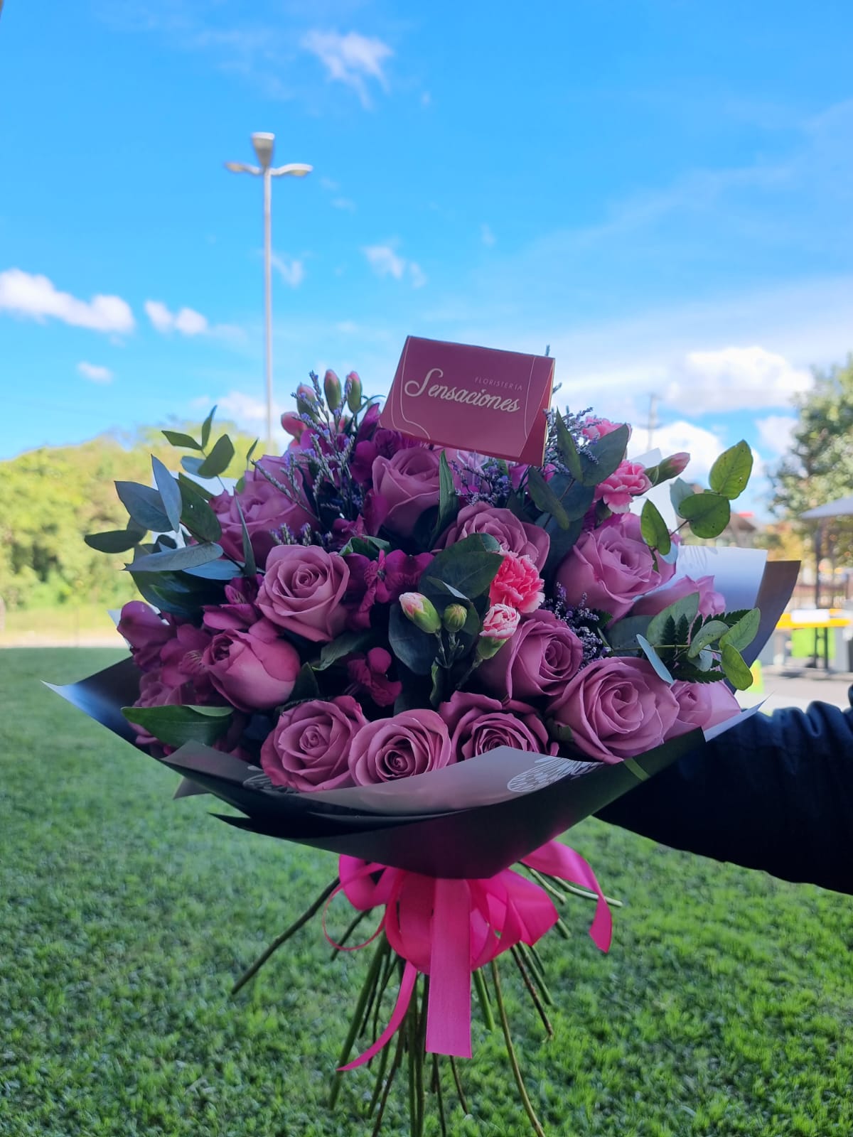 24 rosas y amores - Floristería Sensaciones