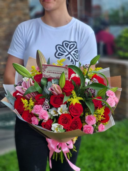 ramo de 24 rosas y lirios – FloristerÃ­a Sensaciones